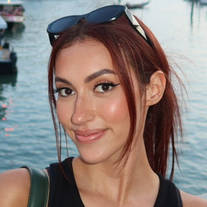 What do you think Clara Gomez (ClaraAtWork)'s personality is?