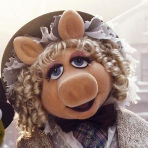 🔥 Emily Cratchit(Miss Piggy) MBTI | The Muppet Christmas Carol (1992 ...